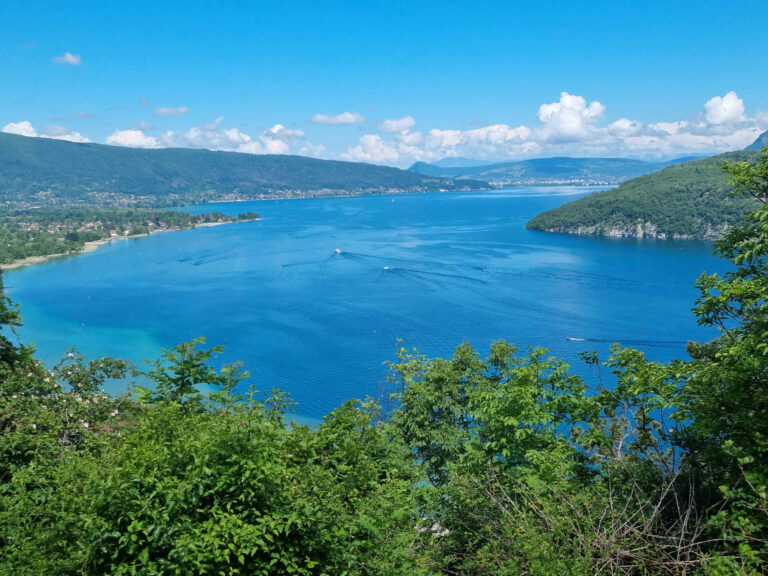 Une randonnée sur le plus beau belvédère du lac d'Annecy et ses ...
